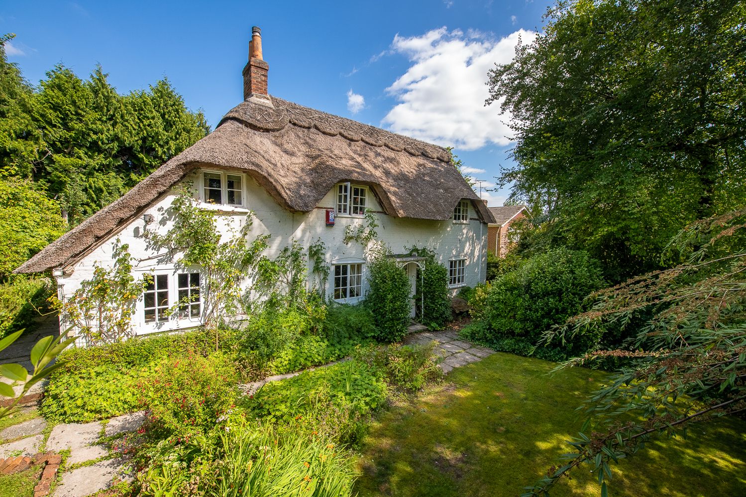 A delightful thatched cottage full of character and close to the river ...
