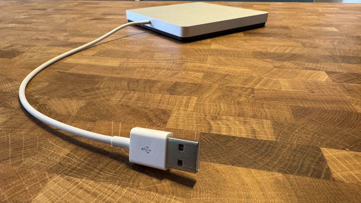 Apple SuperDrive 评测：“由苹果在加州设计”的 CD/DVD 驱动器 - 0x资讯