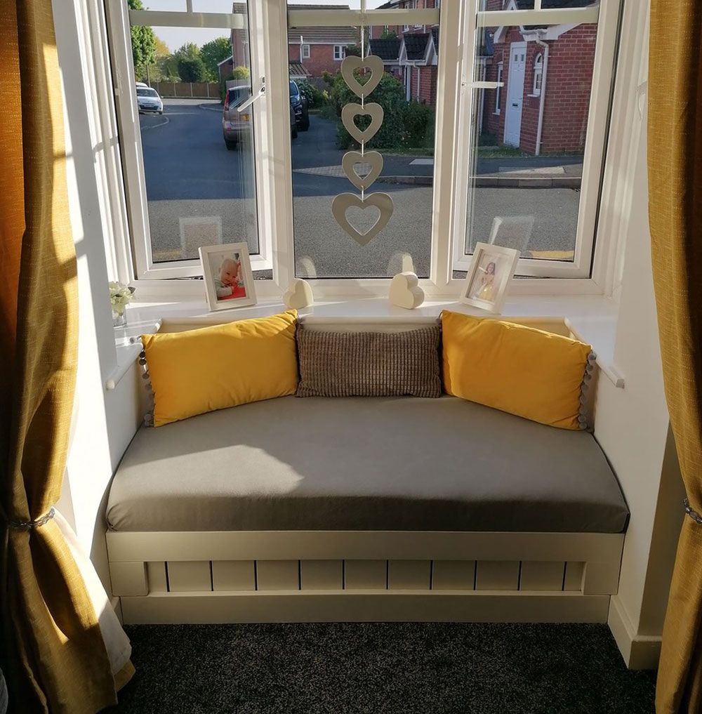 Impressive DIY window seat cost just £29 – using old wooden pallet ...