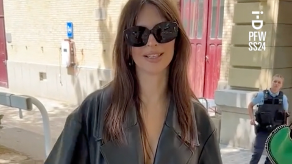 Emily Ratajkowski Dressed "Super Inappropriately" for Fashion Week ...