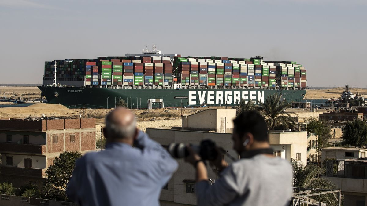 Suez Canal blockage investigators shine spotlight on Ever Given crew ...