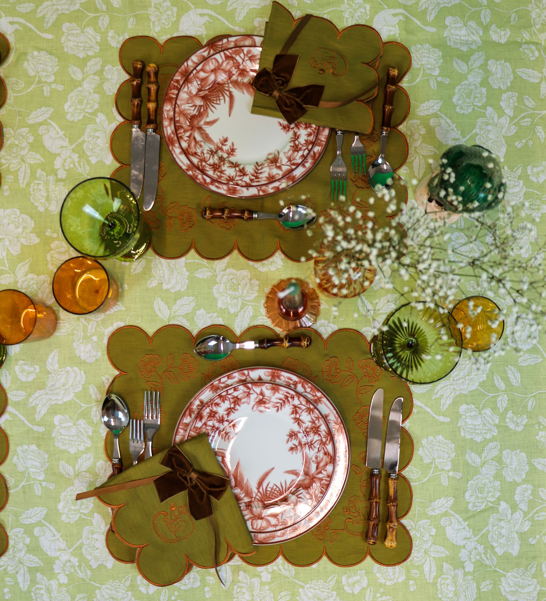 Table Setting Trends for 2025 Are Intentionally Imperfect | Livingetc