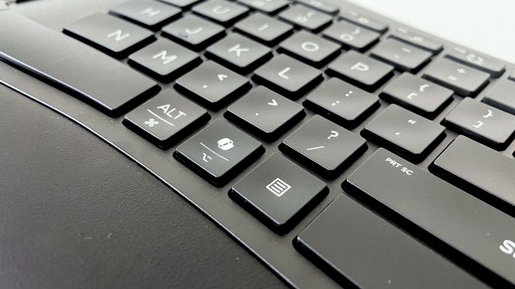 HP 960 Ergonomic Wireless Keyboard review: A curvy design with a ...