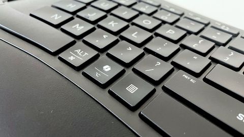 HP 960 Ergonomic Wireless Keyboard review: A curvy design with a ...