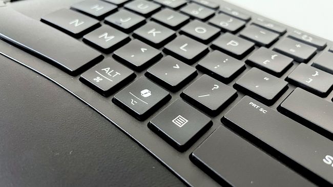 HP 960 Ergonomic Wireless Keyboard review: A curvy design with a ...