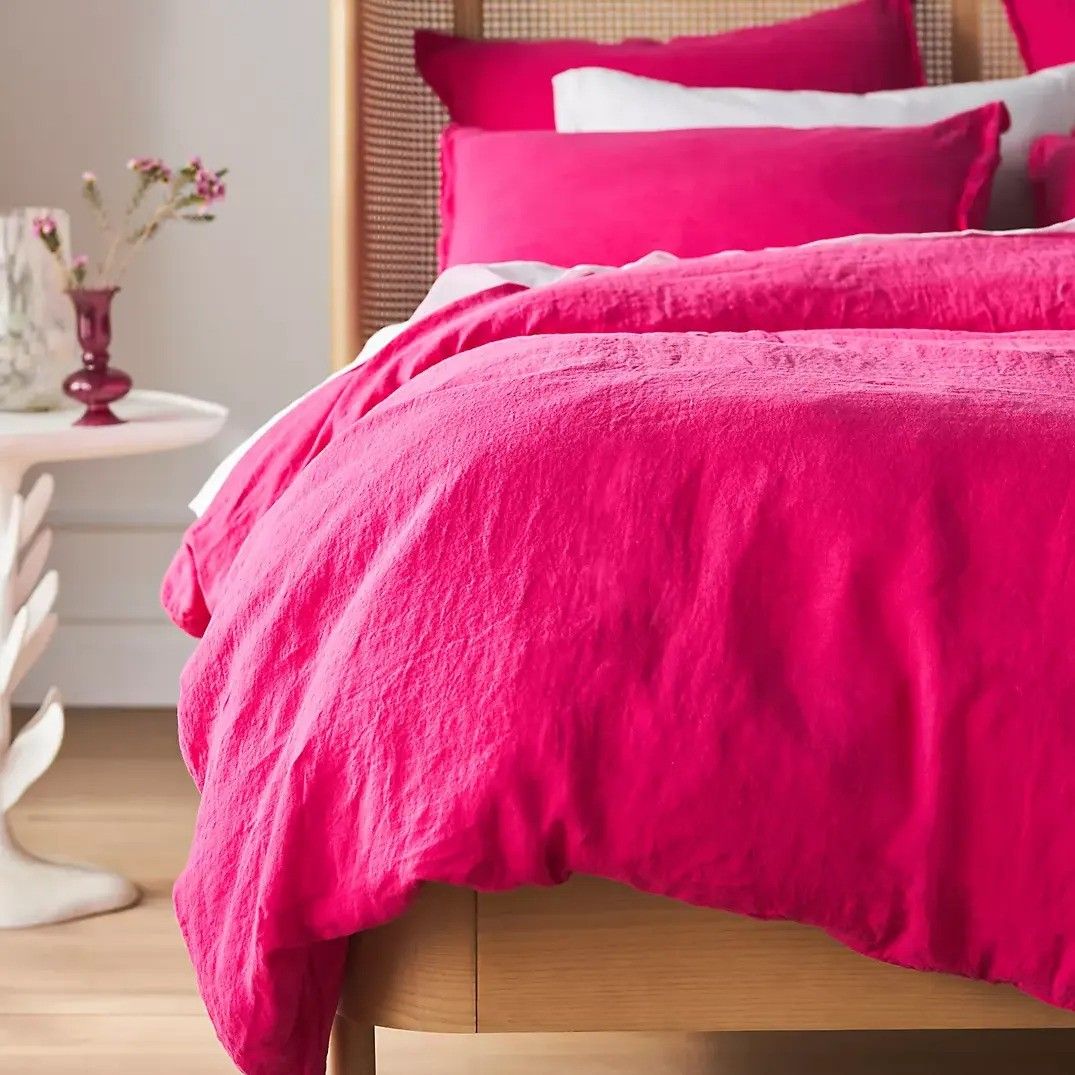 Robert Downey Jr.'s bedroom pays homage to 2023's favorite color ...