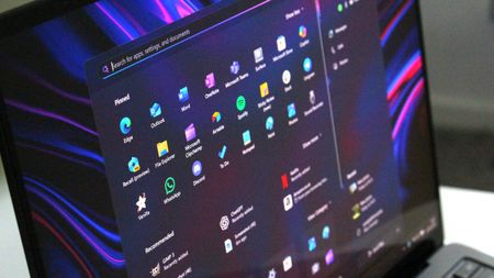 Third-party mode brings rumored Windows 12's floating Taskbar to ...