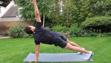 Get in V-shape with the best home workout for the back | T3