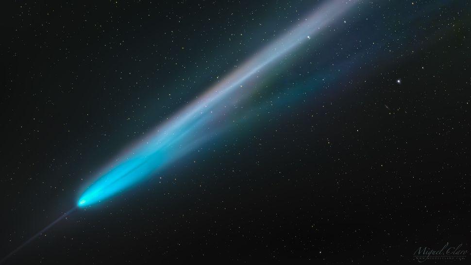 Astrophotographer captures comet Tsuchinshan-ATLAS growing an anti-tail ...