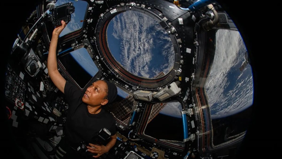 NASA astronaut gives tips to Baseball Hall of Fame from ISS (video) | Space