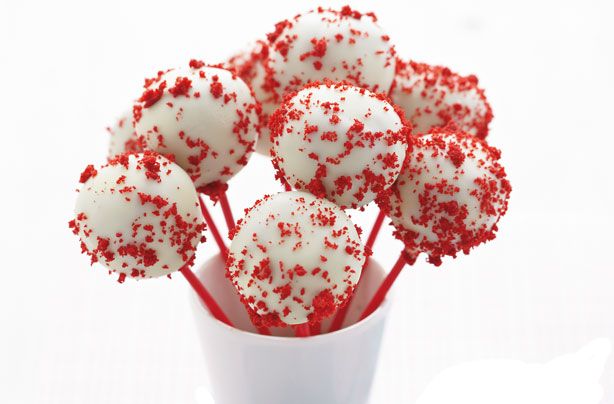 Red velvet cake pops | Baking Recipes | GoodtoKnow