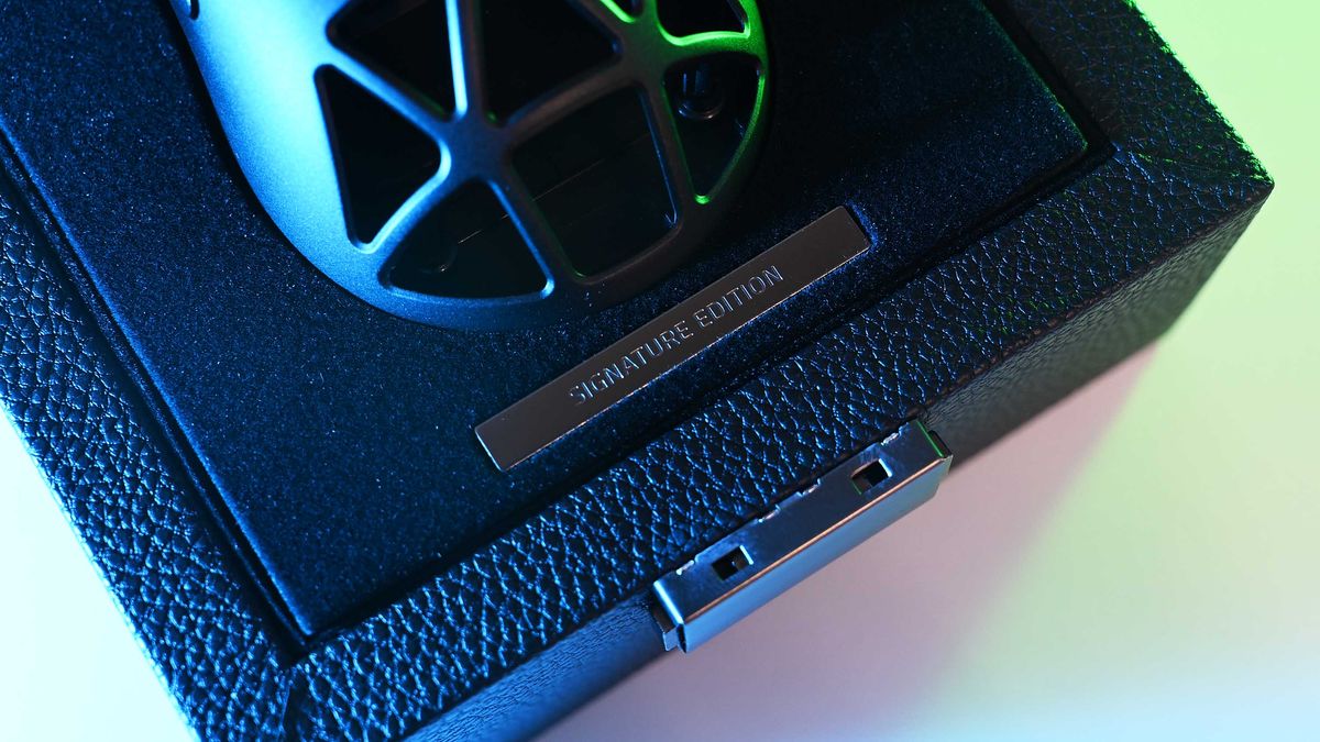 Razer’s Viper Mini Signature Edition is a batsh*t crazy $279 mouse ...