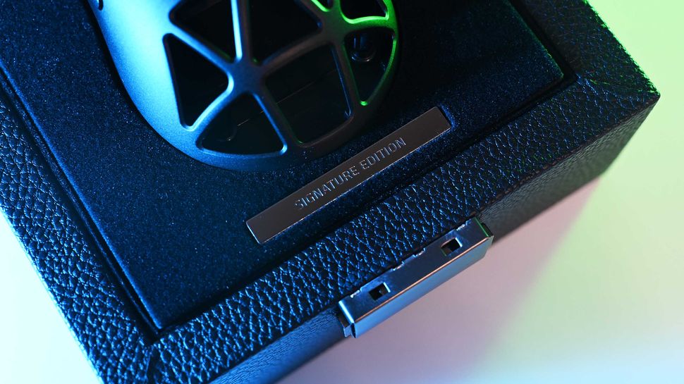 Razer’s Viper Mini Signature Edition is a batsh*t crazy $279 mouse ...