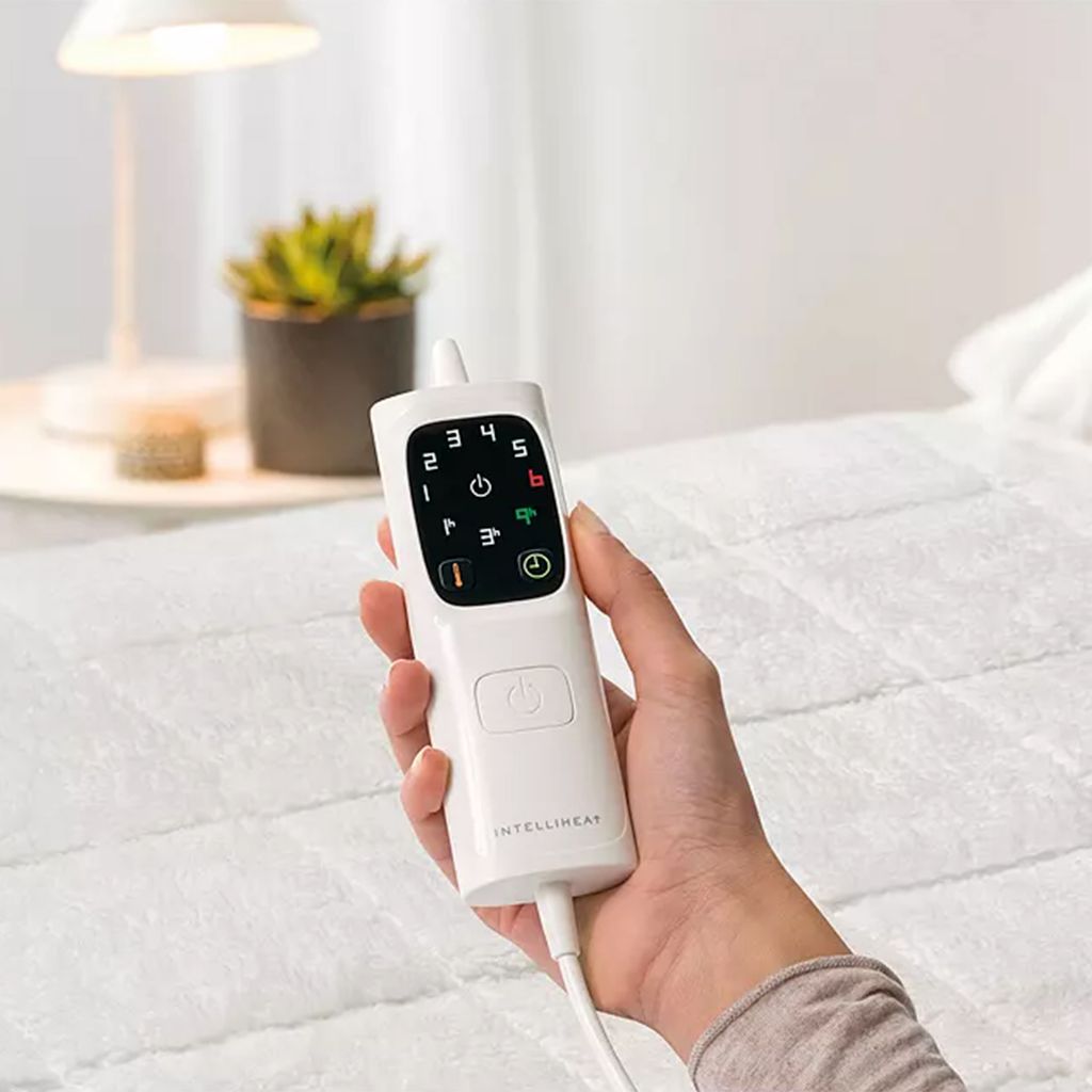 Can you sleep with an electric blanket on? 5 things to consider | Ideal ...