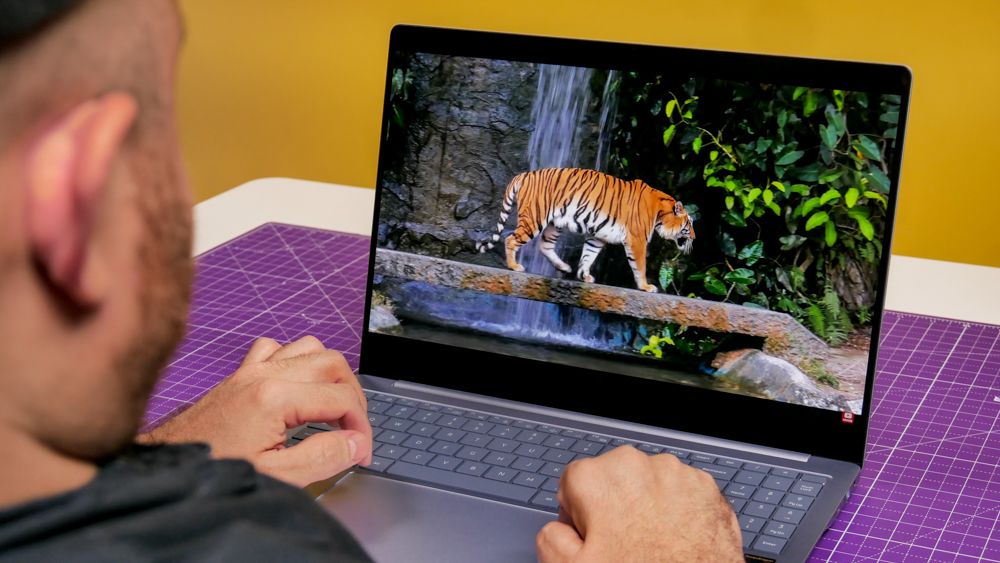 Samsung Galaxy Book 4 Edge review: A big and beautiful Copilot+ PC ...