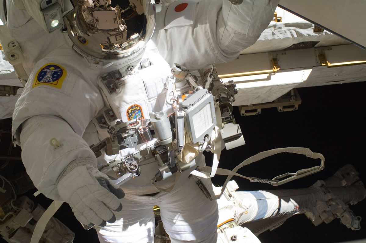 Spacewalking Astronauts Fix Up Space Station (Photo Gallery): Page 2 ...