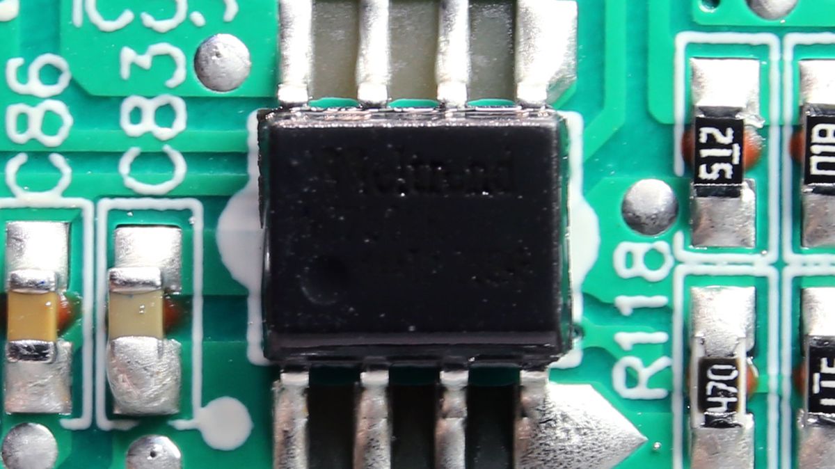 Gigabyte UD1000GM PG5 Review: The First PCIe Gen 5 Compatible PSU | Tom ...