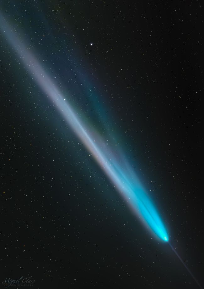 Astrophotographer captures comet Tsuchinshan-ATLAS growing an anti-tail ...