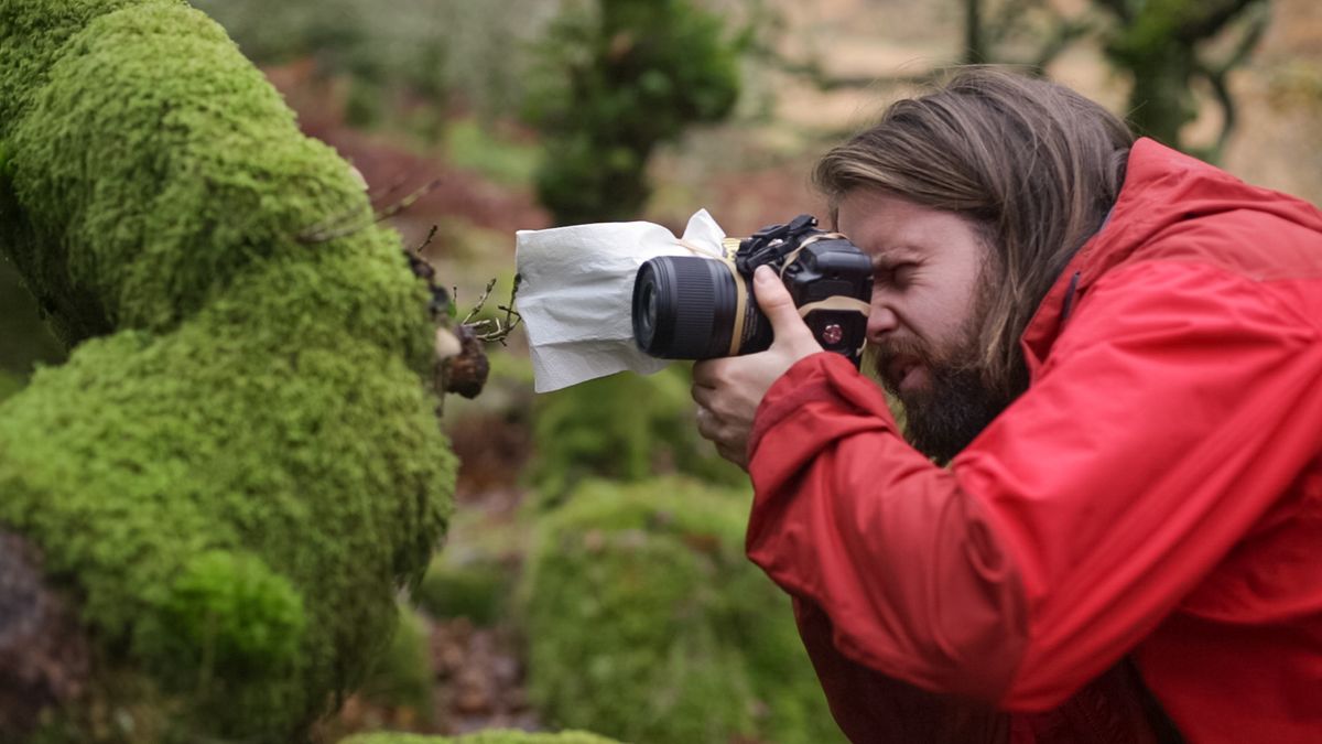 Photography hacks: Turn a Pringles can into a macro flash diffuser | Digital Camera World