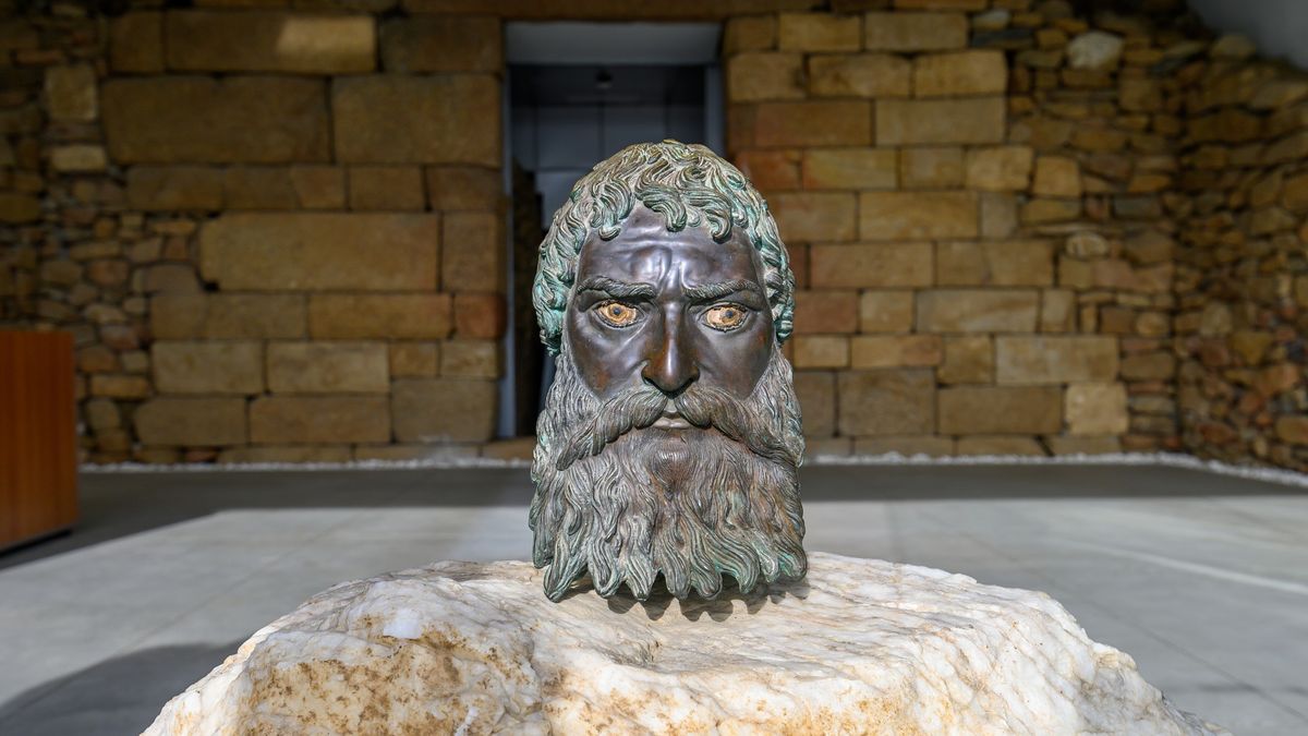 32 astonishing ancient burials, from 'vampire' decapitations to riches ...