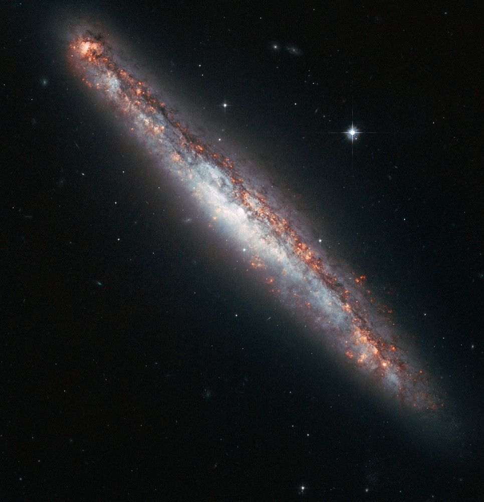 Galactic 'Fountain of Youth' Flows in Hubble Photo | Space