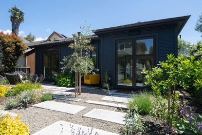 What Color Should You Paint Your Summerhouse? Five Colors the Experts ...