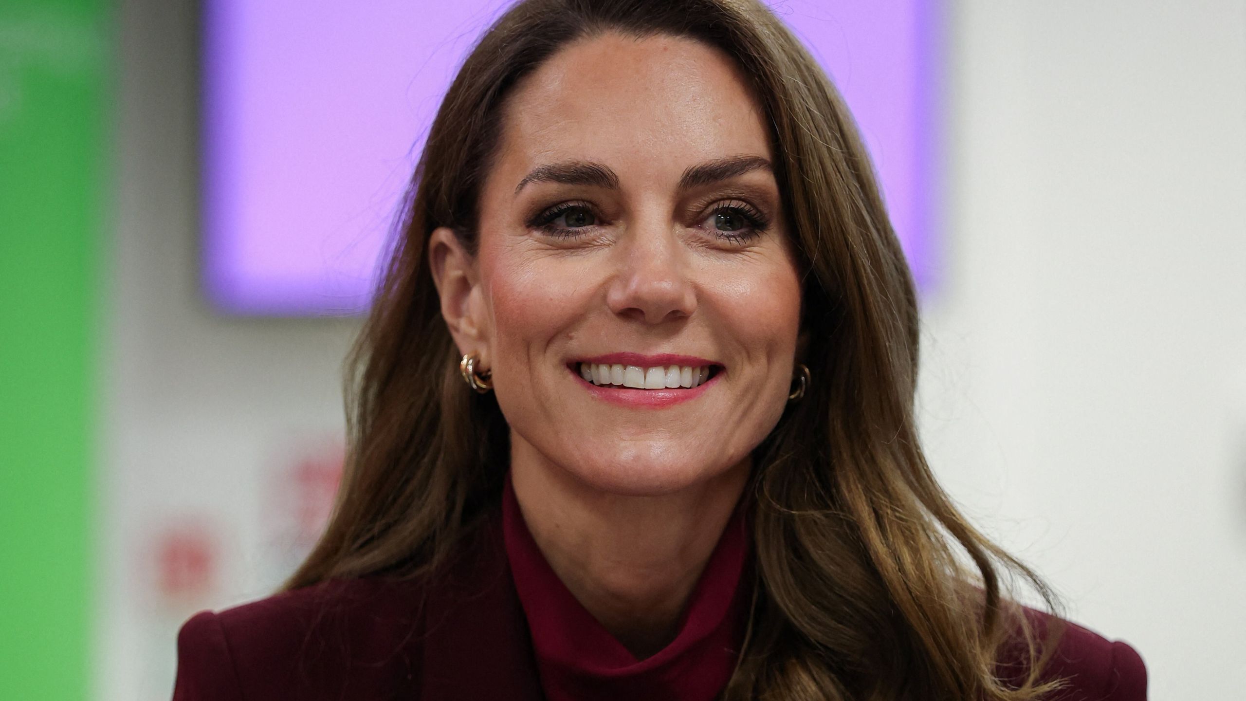 Kate Middleton makes surprise pre-birthday outing in burgundy | Woman ...