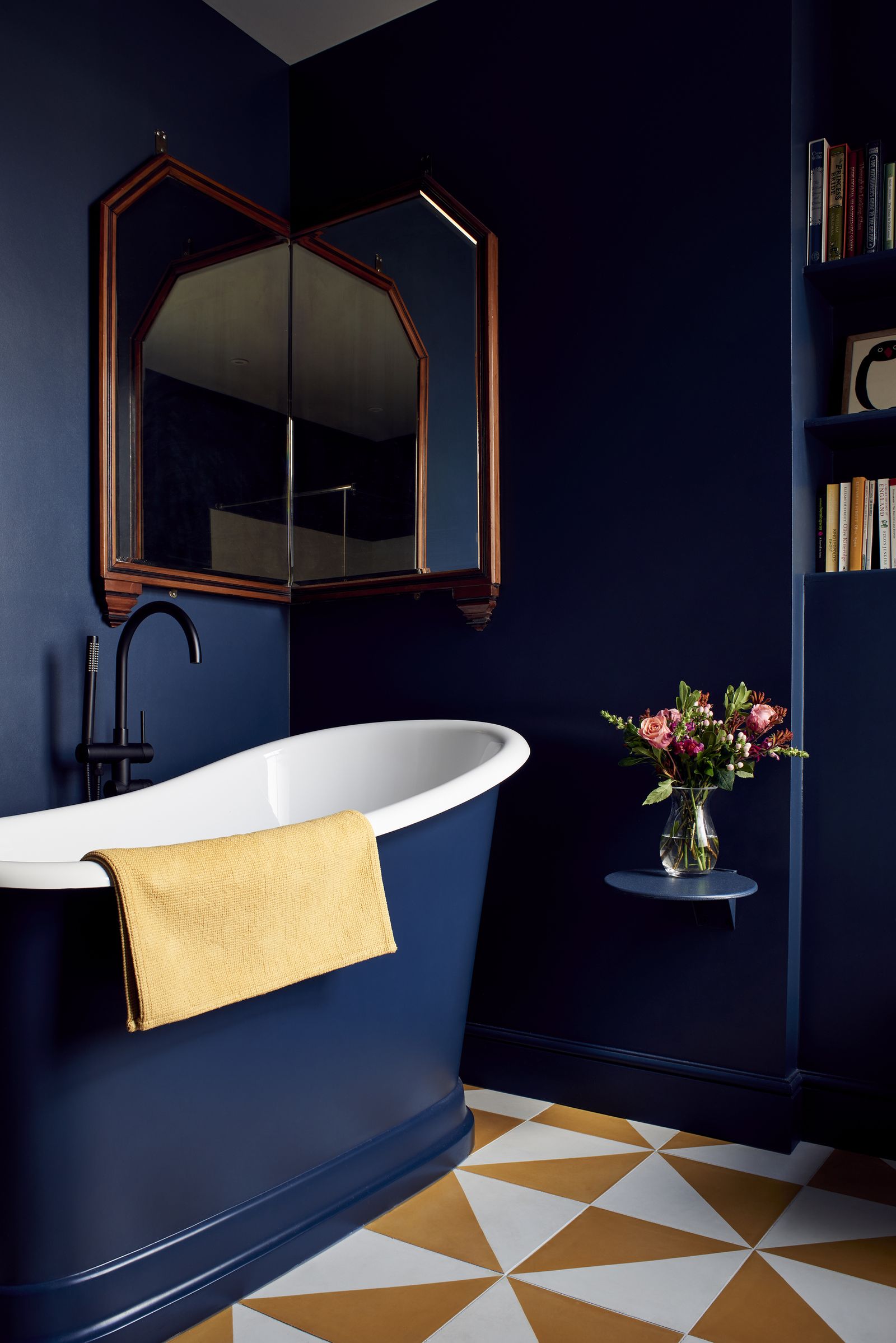 8 dark color schemes – designers share their favorite looks | Livingetc