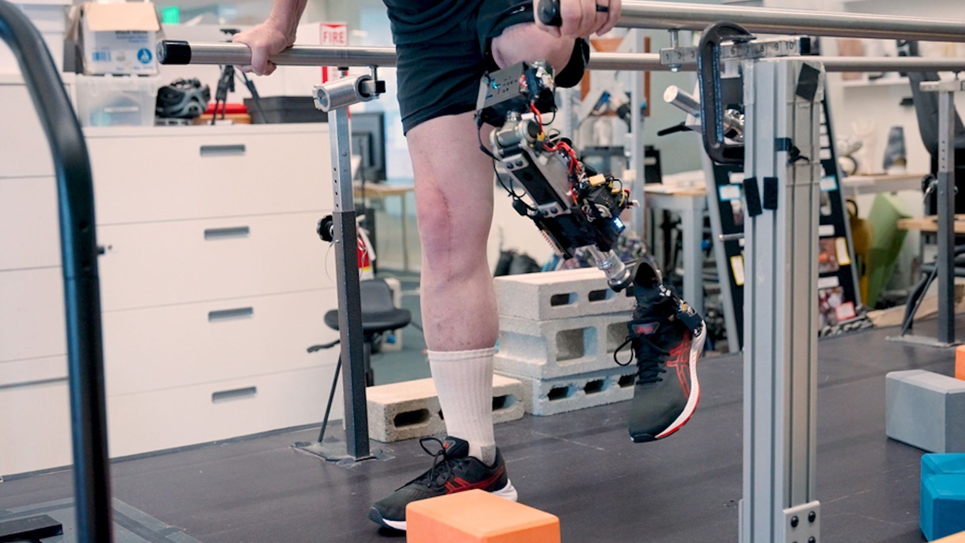 New bionic knee connects directly with muscles and bone to feel more ...