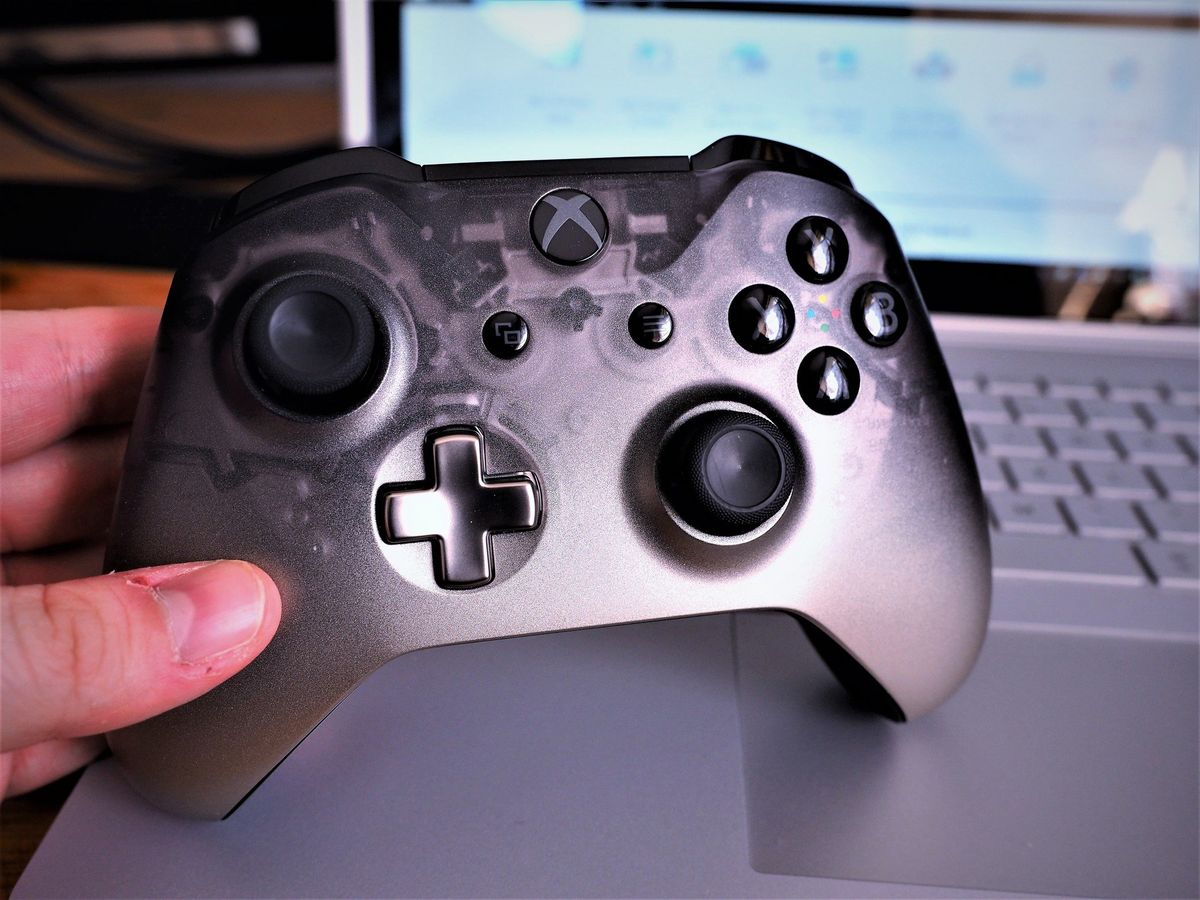 Phantom Black Xbox Controller Review: Microsoft's sexiest accessory ...