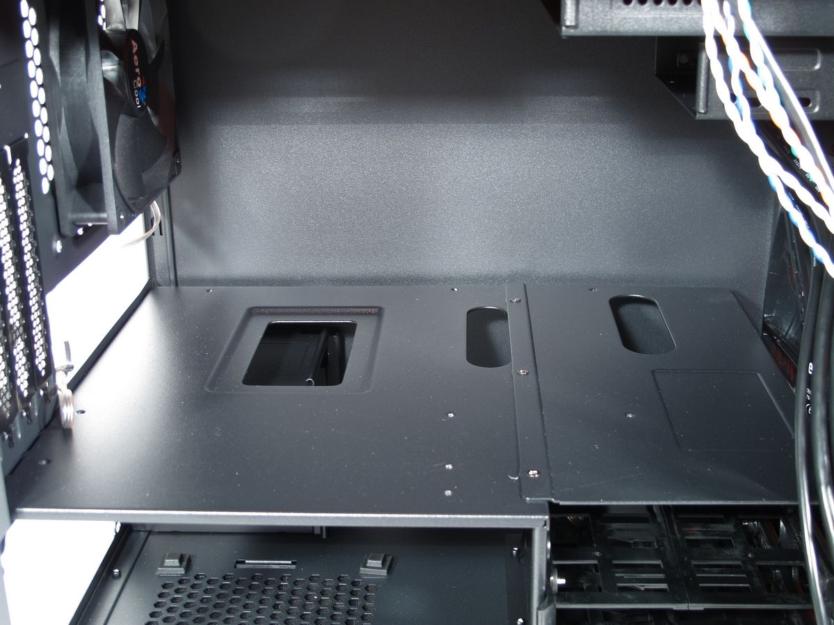 Aerocool Dead Silence: Component Installation