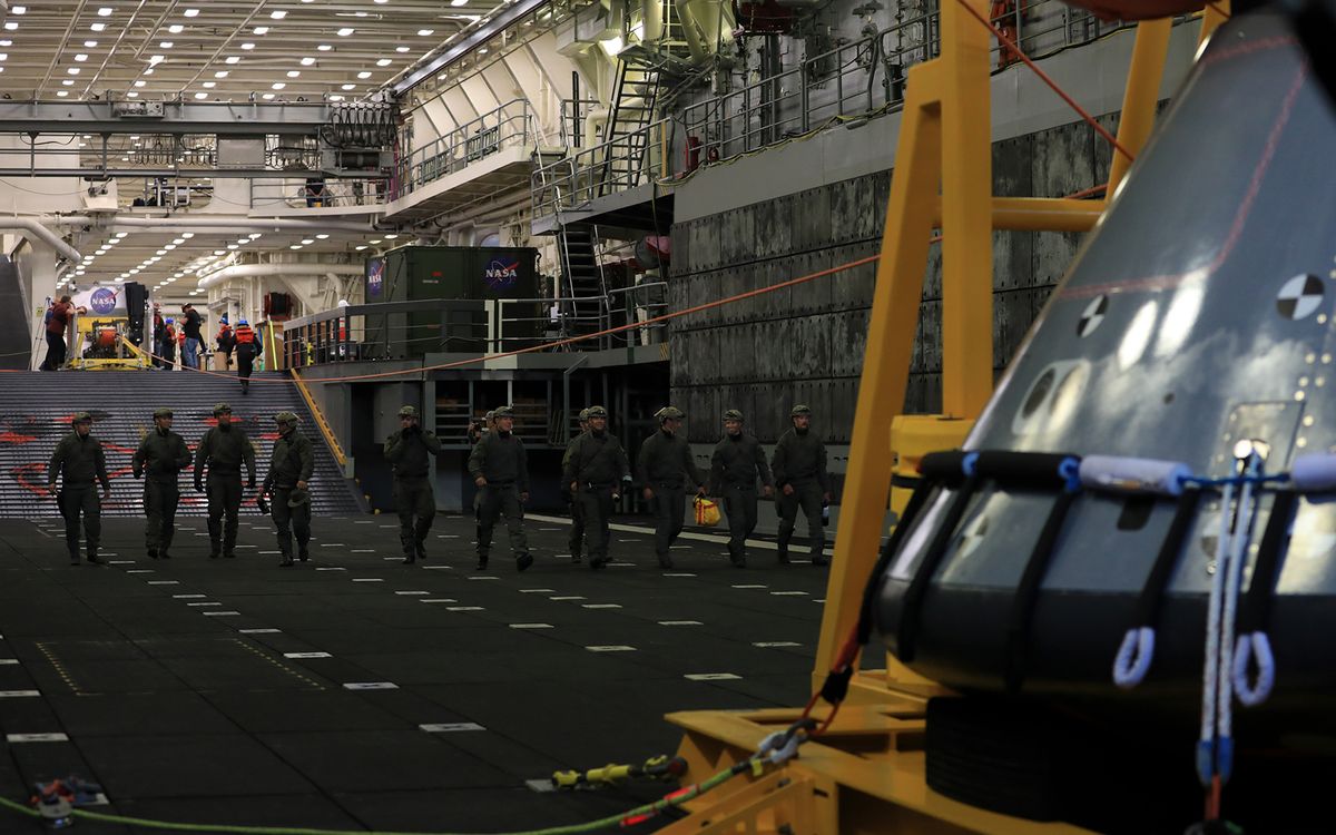 Spectacular Photos: NASA Practices Orion Space Capsule Recovery at Sea ...