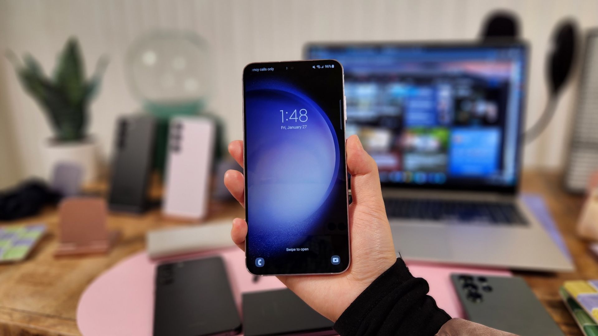 How to set a video wallpaper as your lock screen on a Samsung Galaxy ...