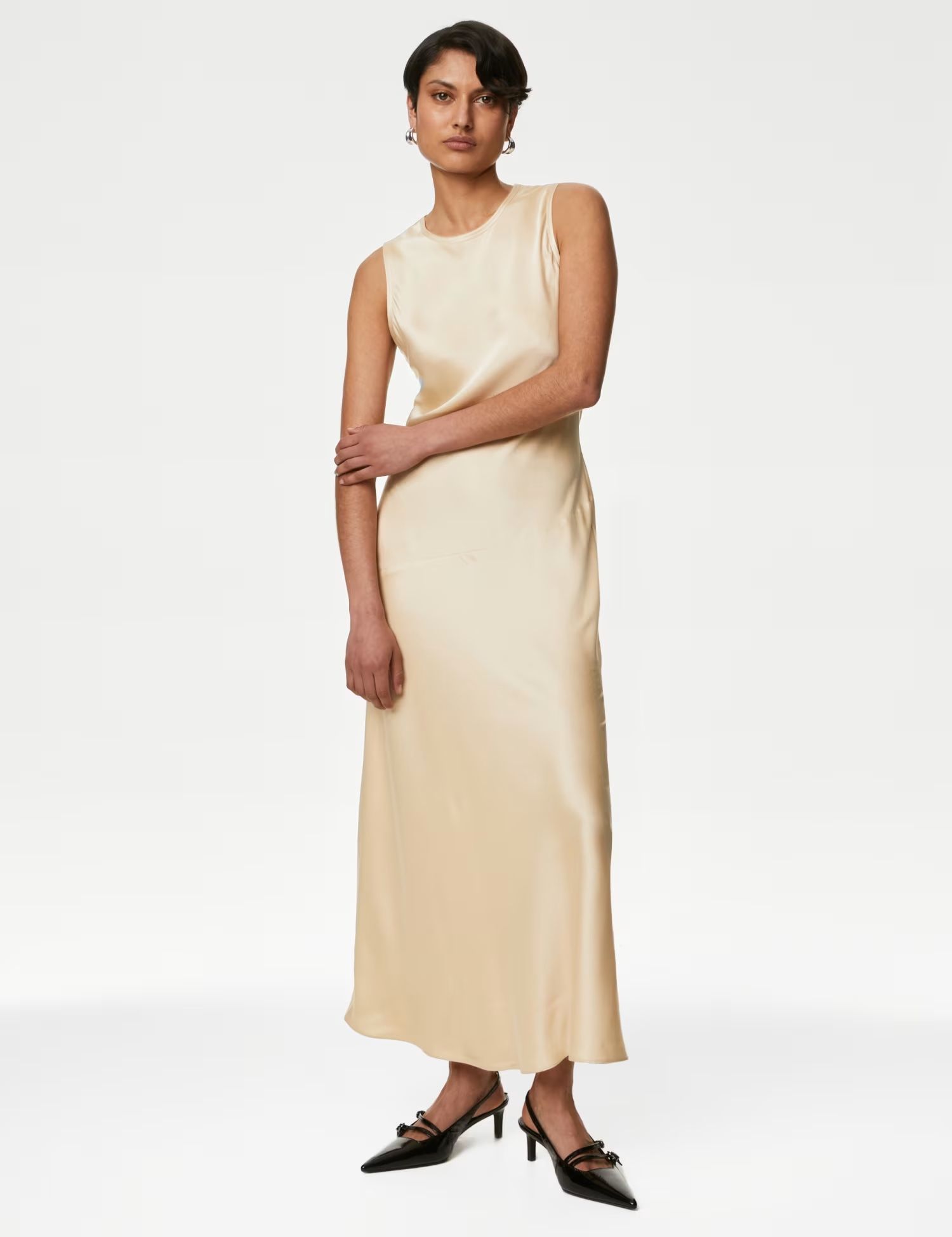 9 Classic European Outfits That Radiate Elegance and Good Taste | Who ...