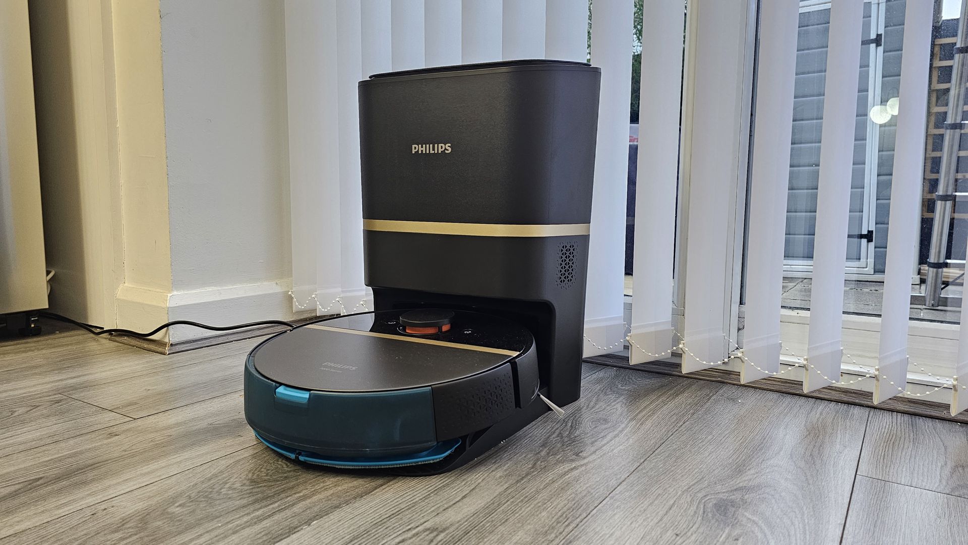 Philips HomeRun 7000 Series Aqua Vacuum and Mop Robot review: an ...