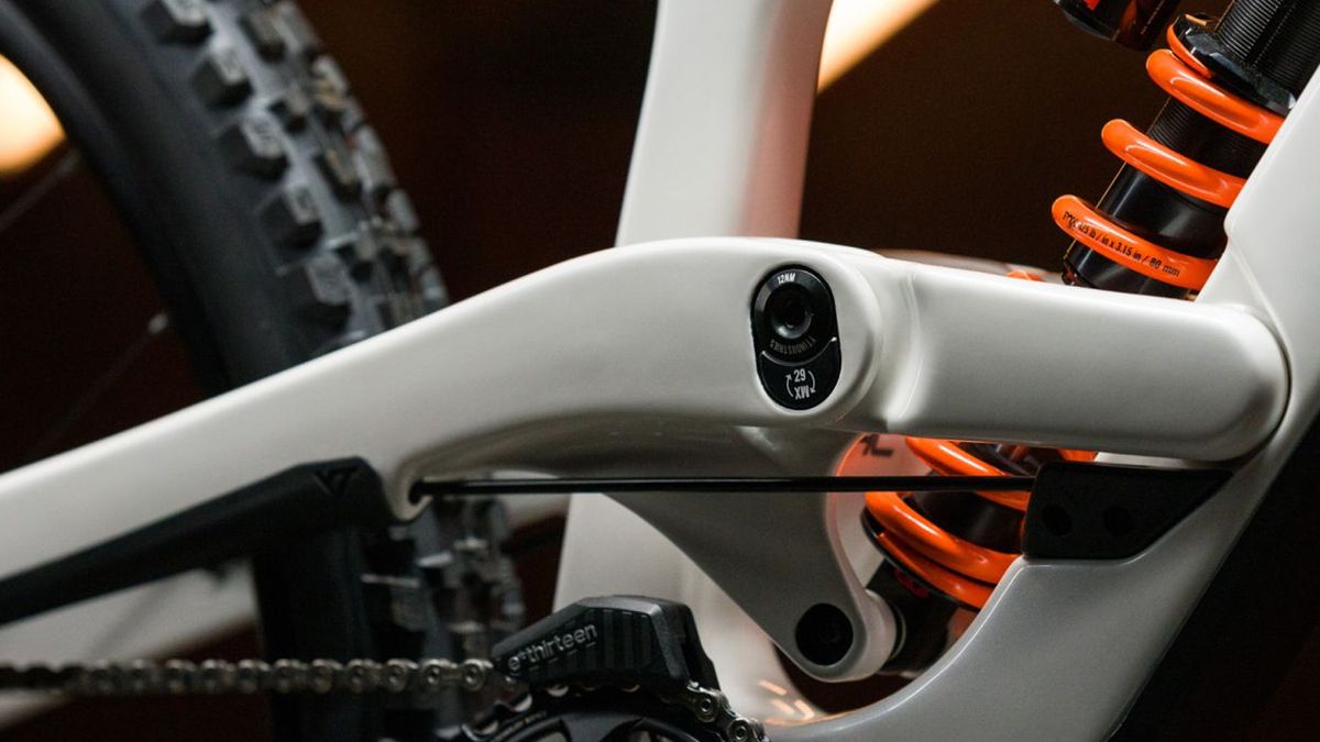 New YT Industries' Tues adds a flip-chip to seamlessly switch between ...