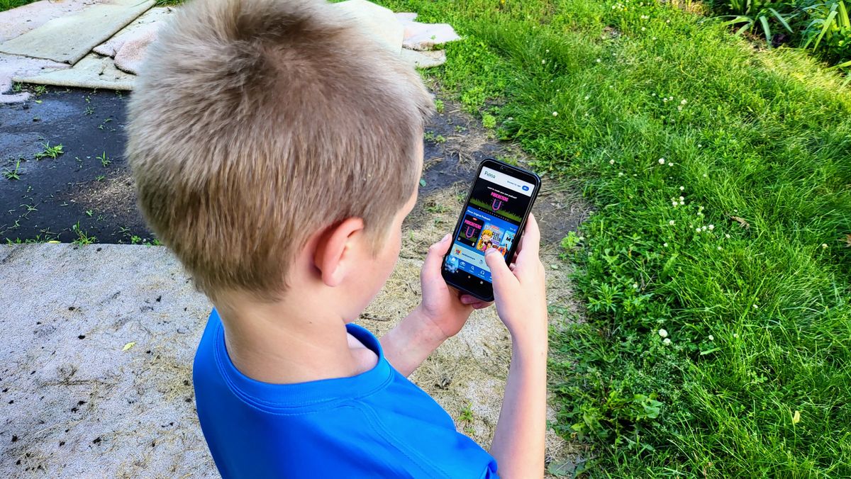 Pinwheel review: A kids smartphone platform that can grow with your ...