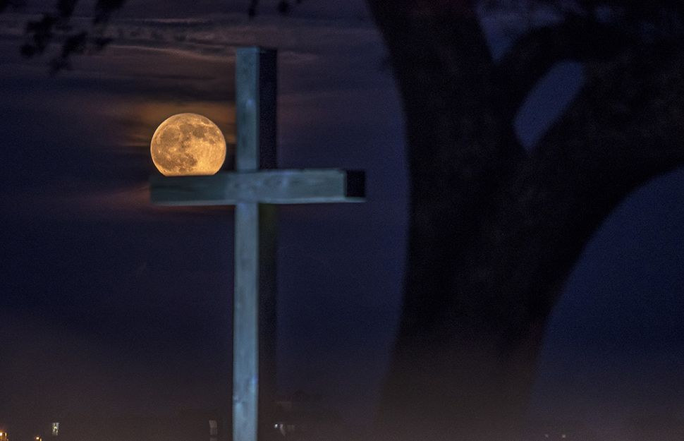 Full 'Thunder Moon' Meets Stormy Skies in Awesome Night Sky Photos | Space