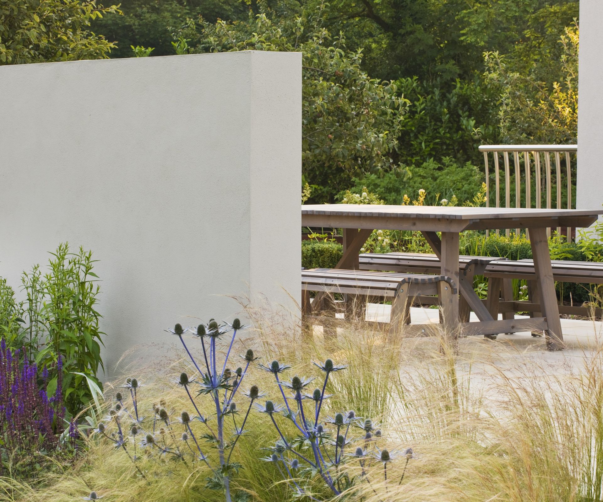 How to enclose a windy area of your yard? 9 stylish solutions | Homes ...