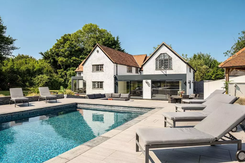 19 charming homes for sale, from picture-perfect cottages to beachside ...
