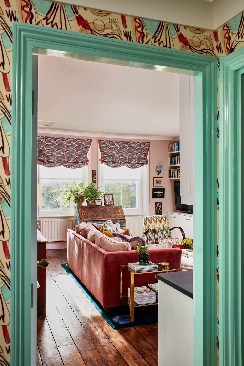 Explore a tiny London flat that's filled with color, eclectic vintage ...