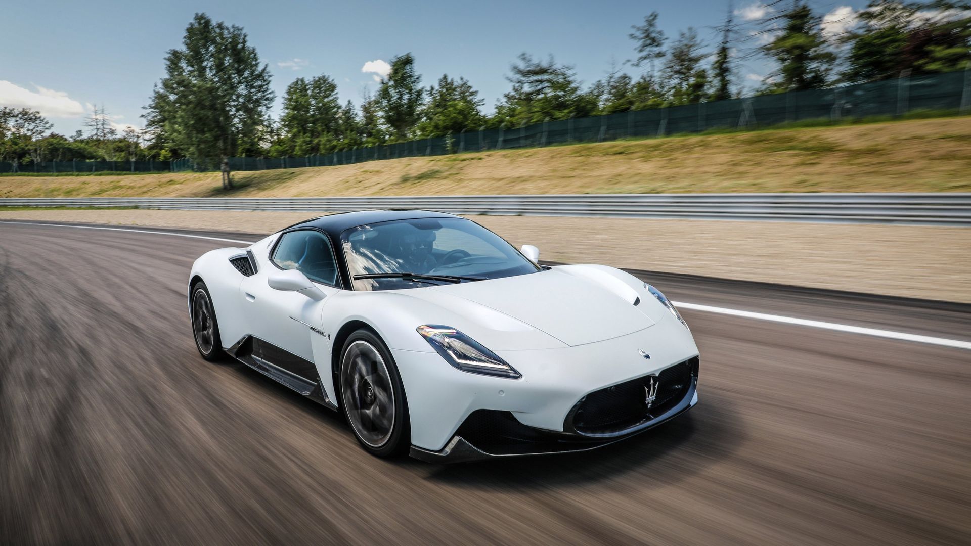 Maserati MC20 is a modern mid-engine supercar | Wallpaper