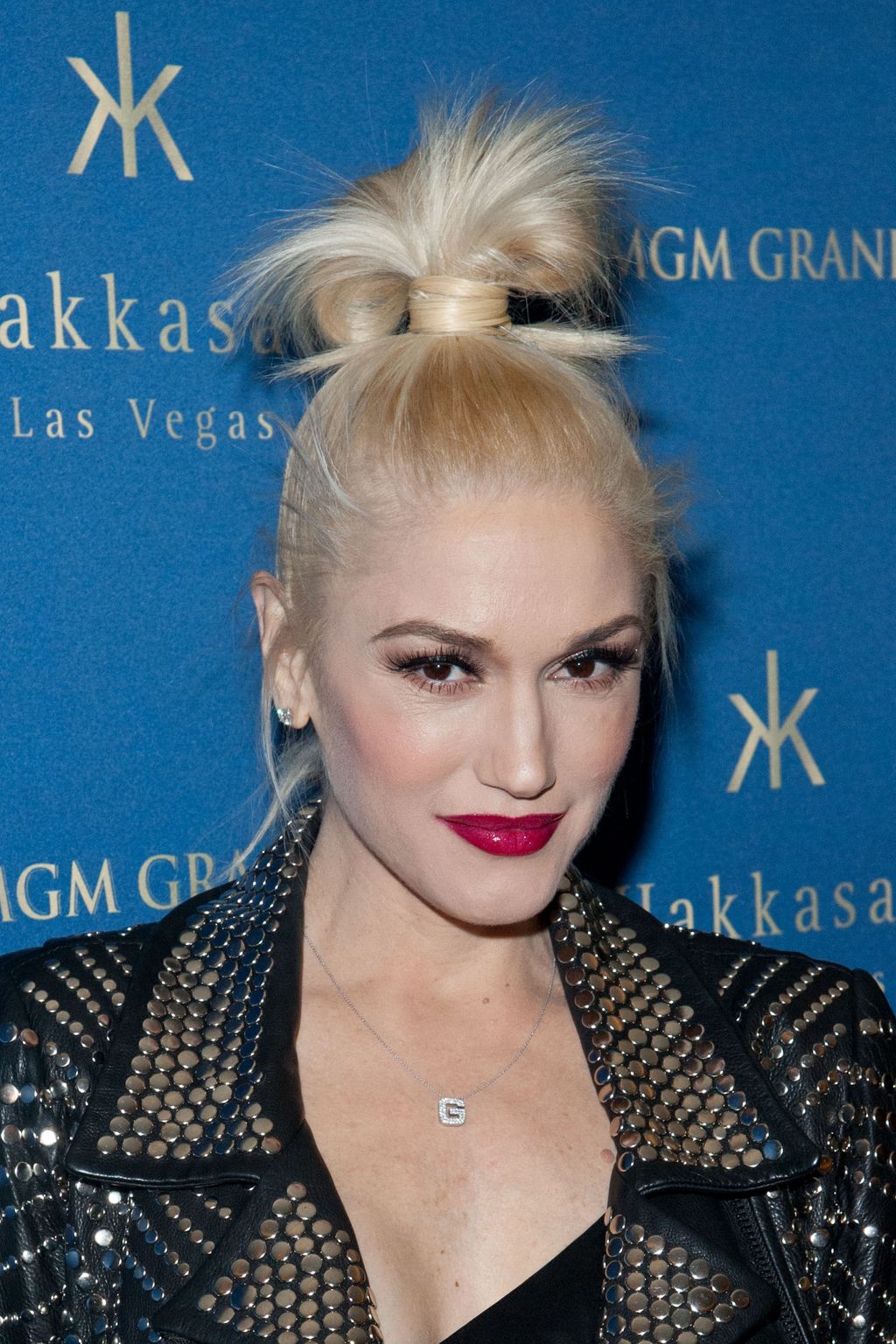 Top knot hairstyles: the best top knots for every occassion | Marie ...