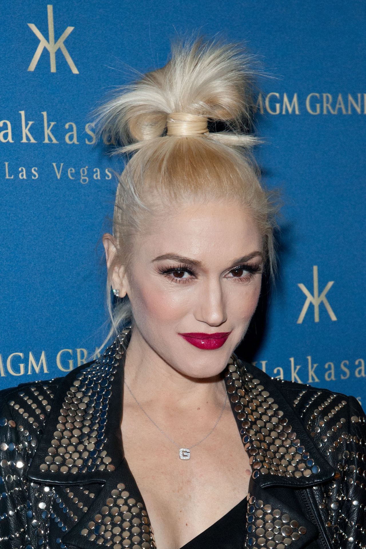 Top knot hairstyles: the best top knots for every occassion | Marie ...