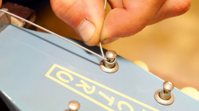 A tech explains how to change your electric guitar strings like a pro ...
