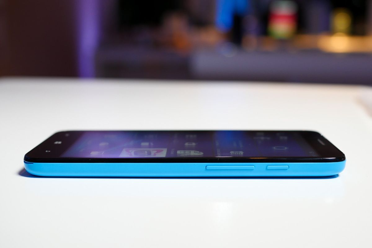 Hands-on with the T-Mobile Alcatel OneTouch Fierce XL with Windows 10 ...
