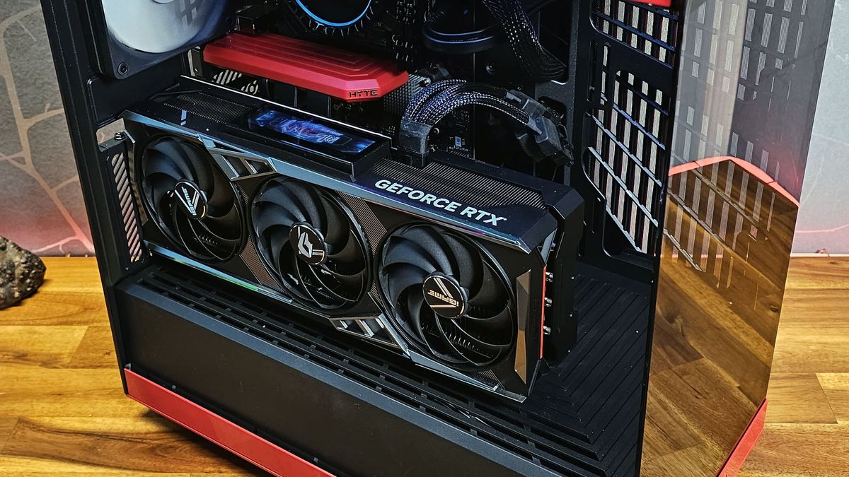 Hands On: Hyte’s Y40 Is a Pretty, Affordable PC Show Case | Tom's Hardware