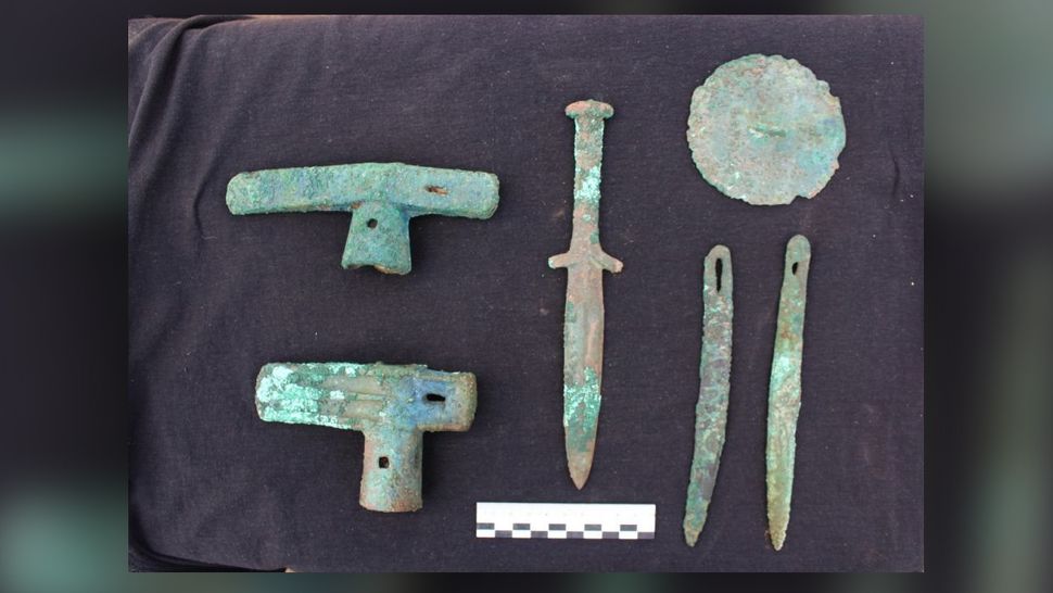 Ancient Siberian grave holds 'warrior woman' and huge weapons stash ...