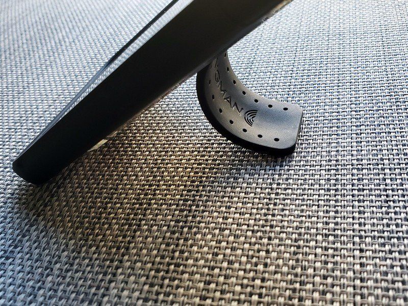 Scooch Wingback Universal kickstand review: Kick your phone's ...