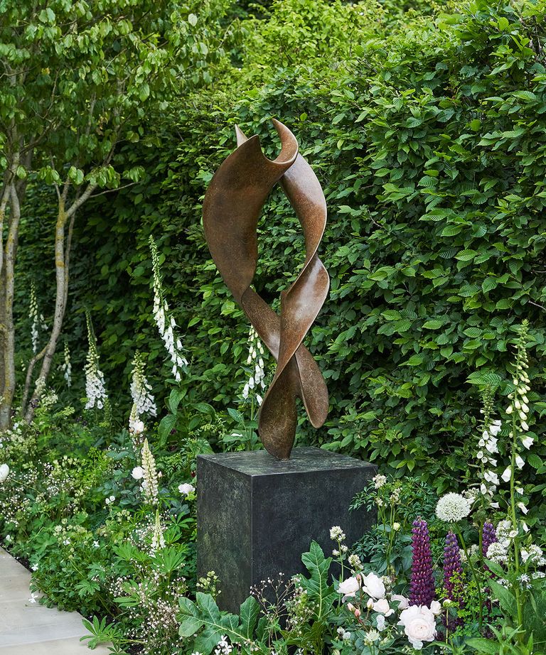 Yard art ideas: 12 ways to enhance your space with artworks | Homes and ...